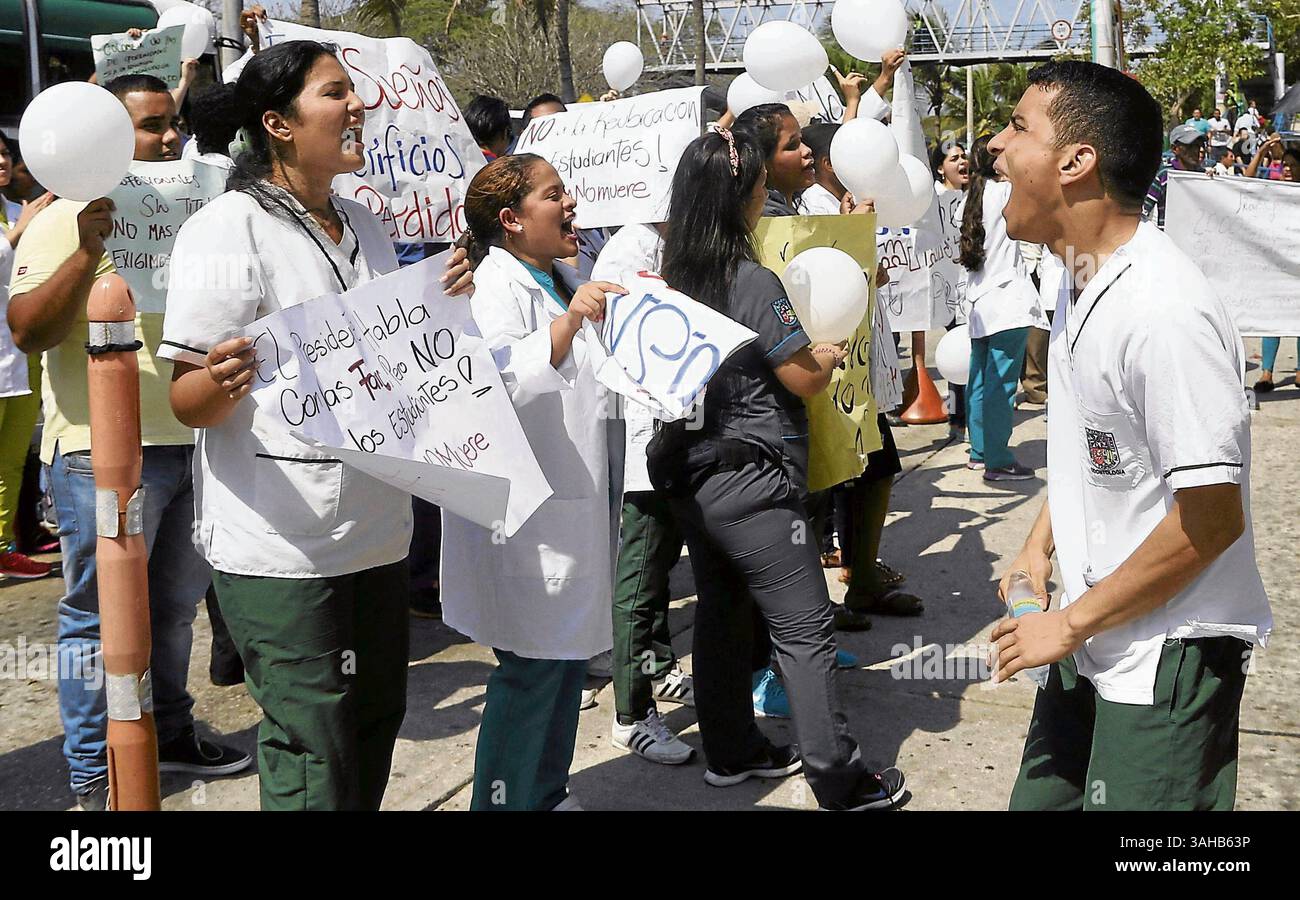 Estudiantes personas hi-res stock photography and images - Alamy
