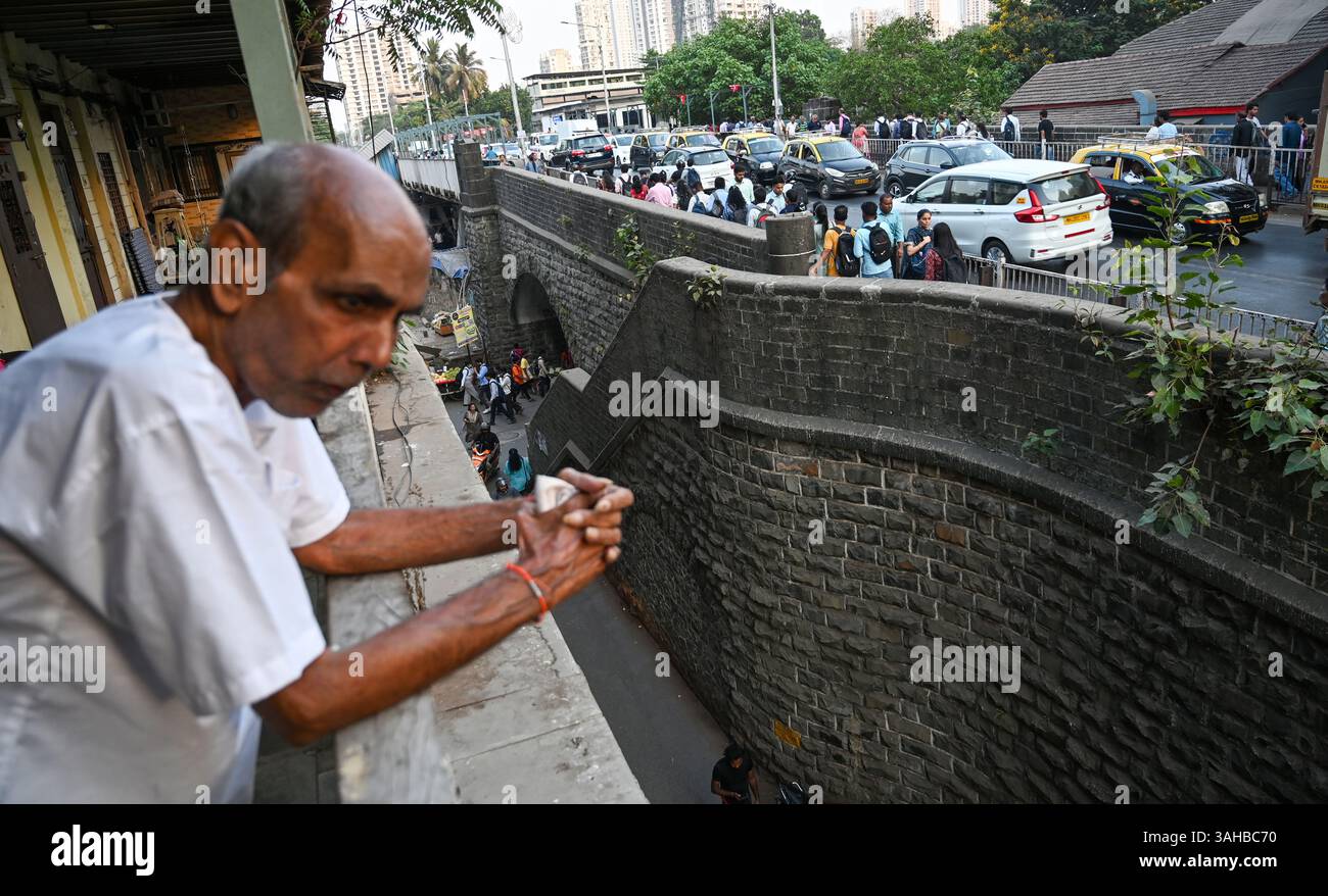 MUMBAI, INDIA - APRIL 9: Trafic moving on Elphinstone Bridge in the ...
