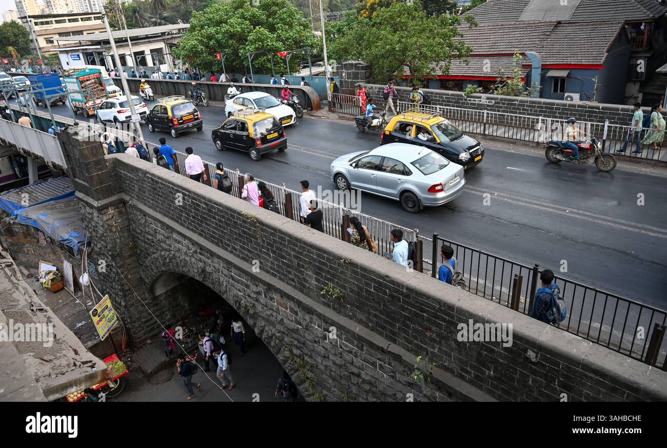 MUMBAI, INDIA - APRIL 9: Trafic moving on Elphinstone Bridge in the ...