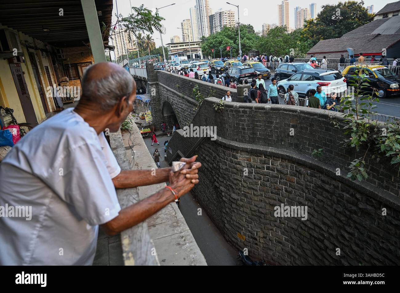 MUMBAI, INDIA - APRIL 9: Trafic moving on Elphinstone Bridge in the ...
