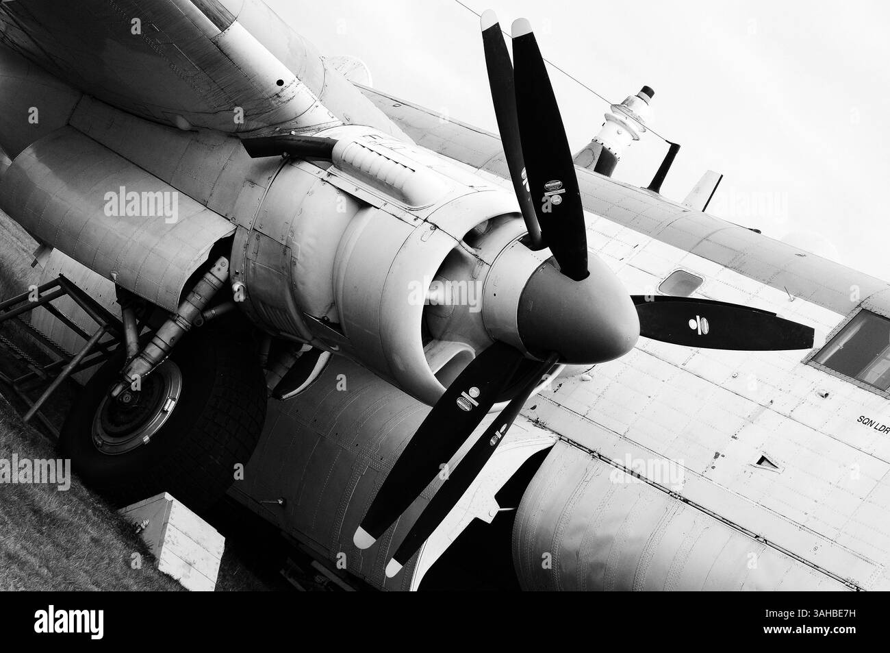 Avro Shackleton "WR963" at Coventry Airport Stock Photo - Alamy