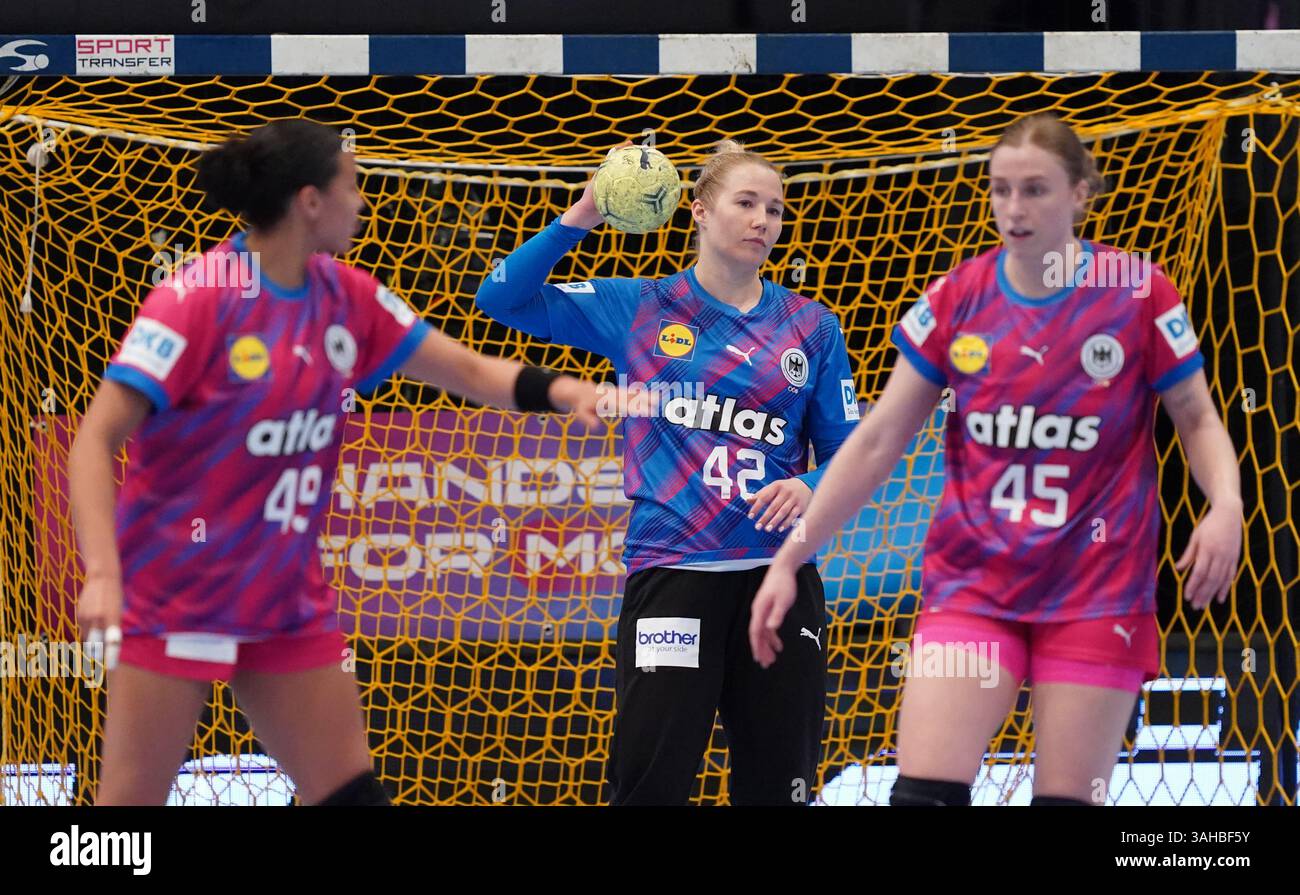 Hamburg, Germany. 09th Apr, 2025. Handball, Women: International match ...
