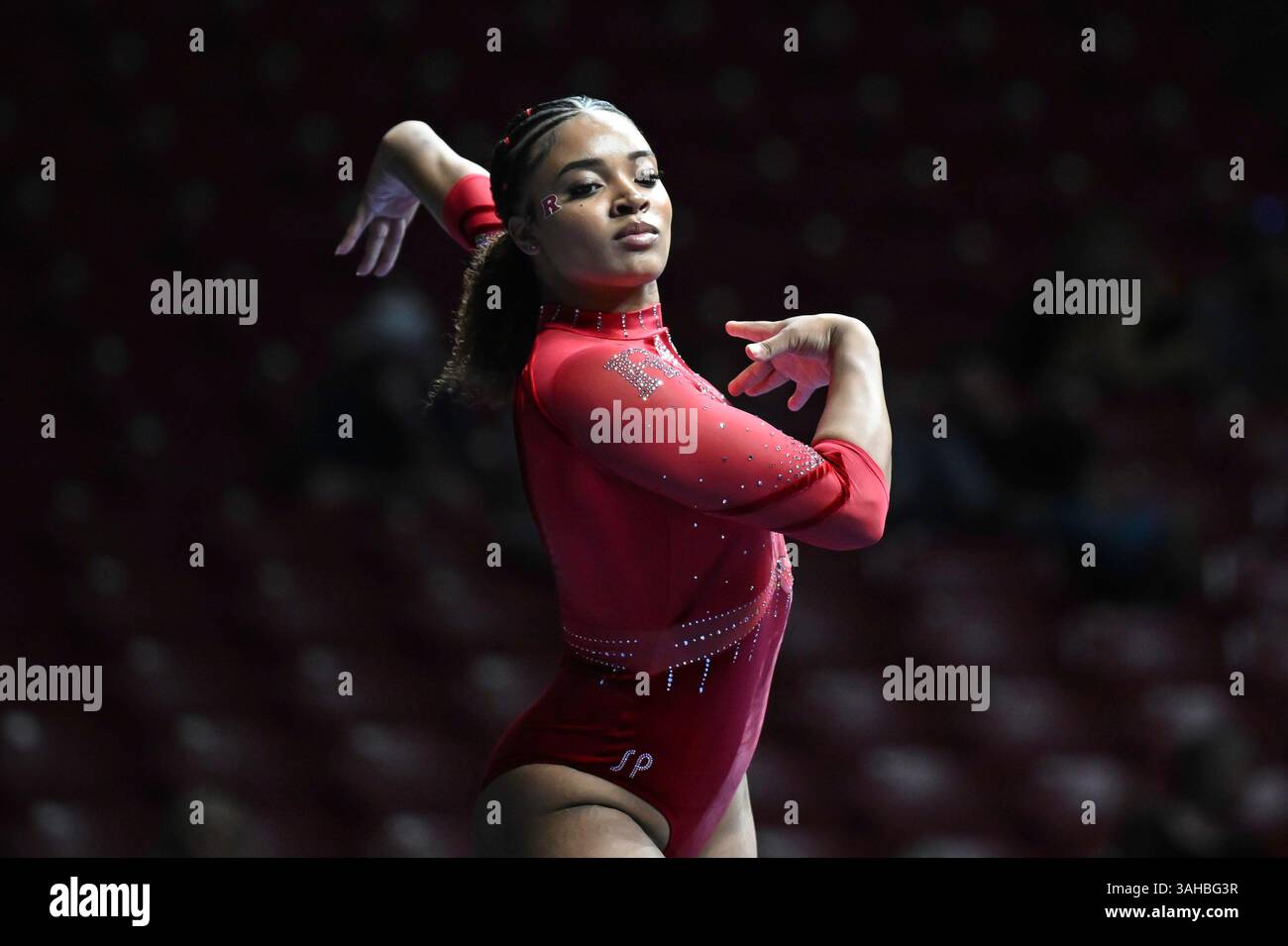April 4, 2025, Tuscaloosa, Alabama, US: GABRIELLE DILDY competes on the ...