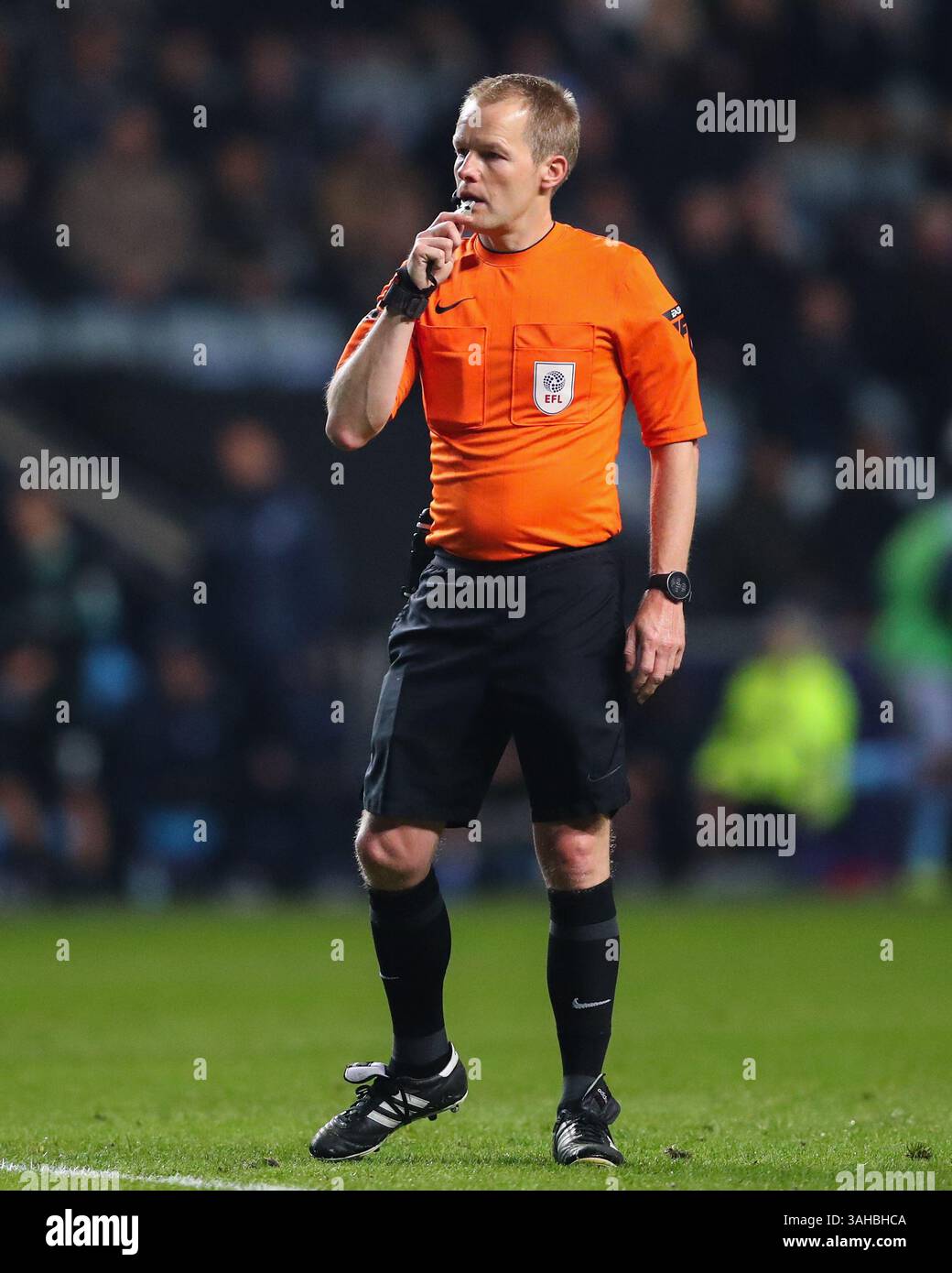 Referee Gavin Ward during the Sky Bet Championship match Coventry City ...