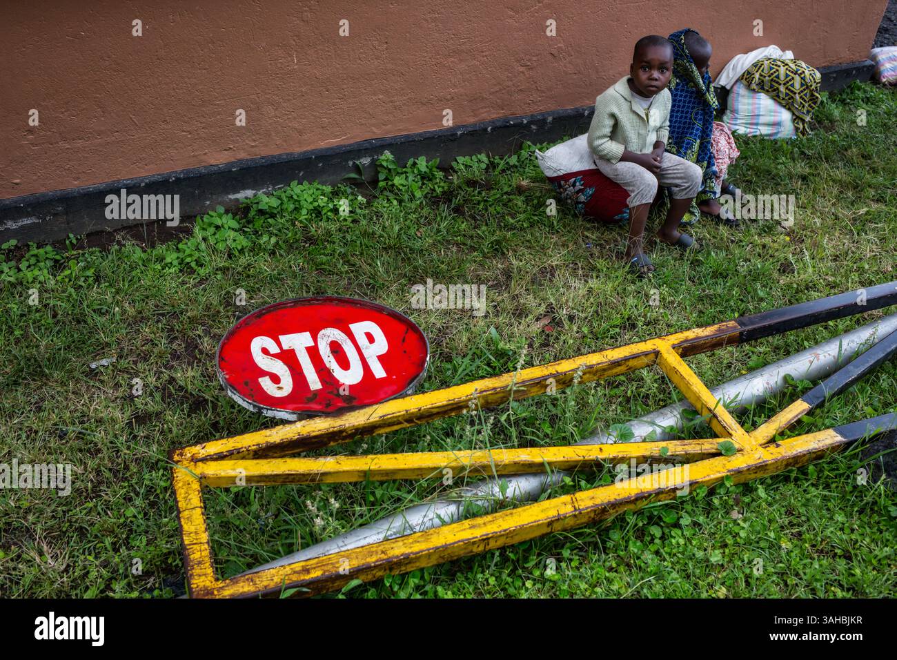Congo Uganda refugees, Refugee from Congo crossed the border in ...