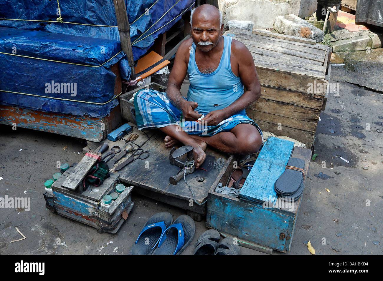 Street cobbler hi-res stock photography and images - Alamy