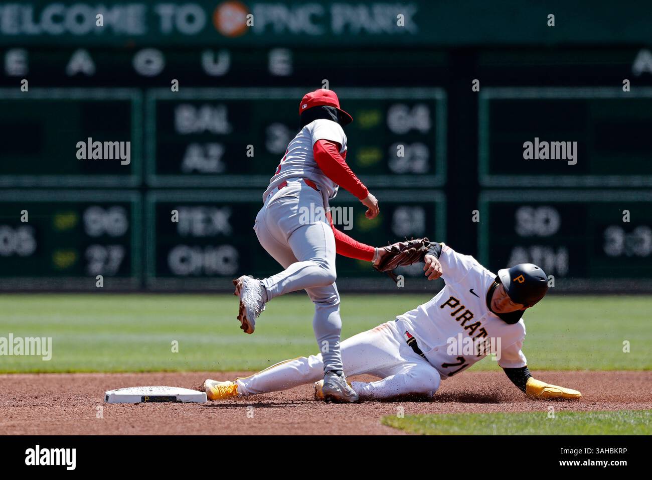PITTSBURGH, PA - APRIL 09: Pittsburgh Pirates shortstop Tsung-Che Cheng ...