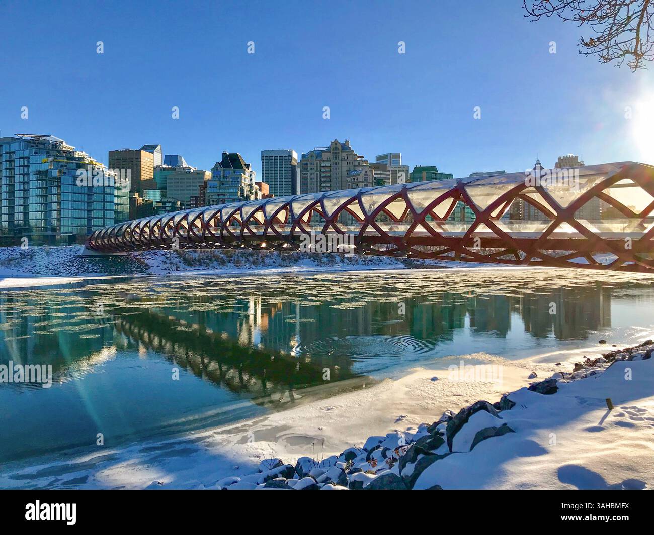 Sunnyside bridge hi-res stock photography and images - Alamy