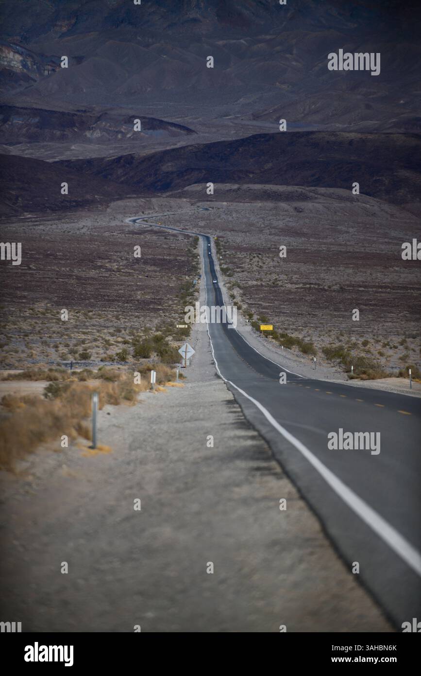 Highway road traffic in valley hi-res stock photography and images - Alamy