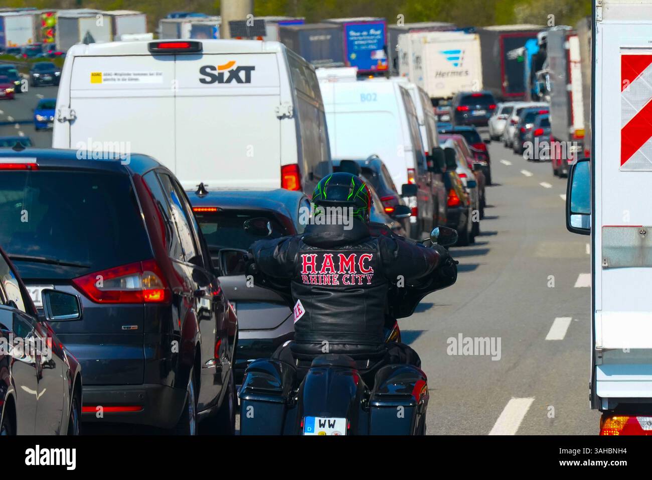 Deutschland, Europa, Autobahn A3, Verkehrsstau, Motorradstaffel, HAMC ...