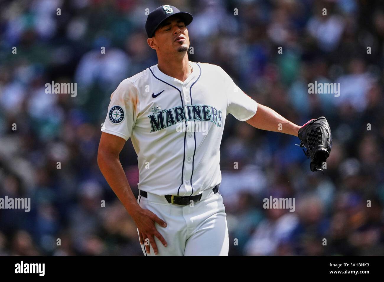 Seattle Mariners starting pitcher Luis F. Castillo reacts to walking ...