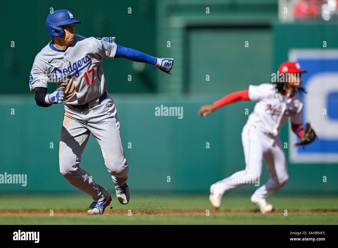 Los Angeles Dodgers' Shohei Ohtani (17) takes off past Washington ...