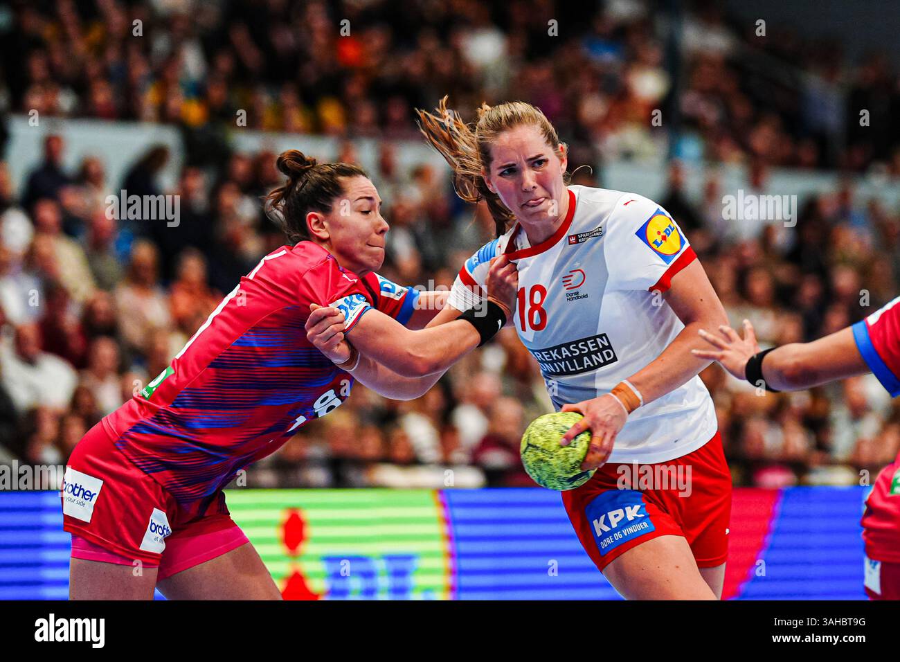 Hamburg, Deutschland. 09th Apr, 2025. Emily Boelk (Deutschland, #20 ...
