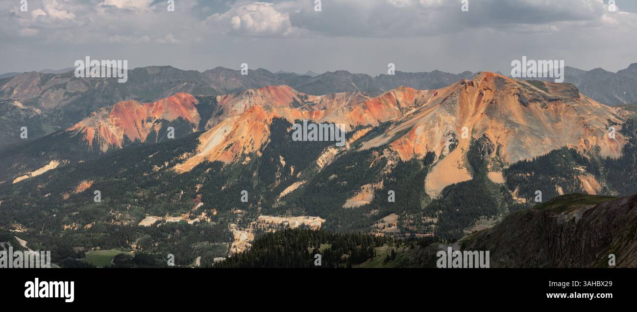 Red mountain pass hi-res stock photography and images - Alamy