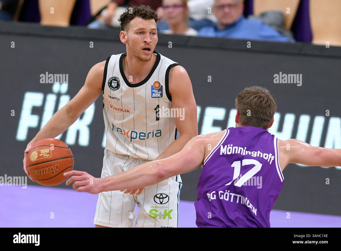 Brae Ivey (Hamburg Towers, #1) (am Ball), Mathis Moenninghoff (BG ...