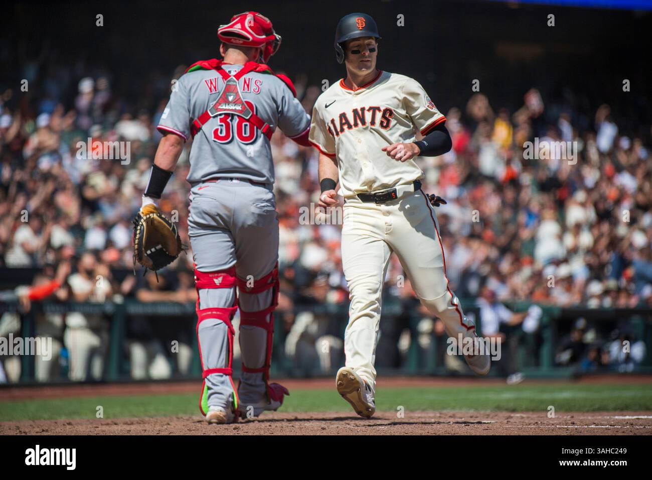 San Francisco Giants' Mike Yastrzemski scores during the sixth inning ...