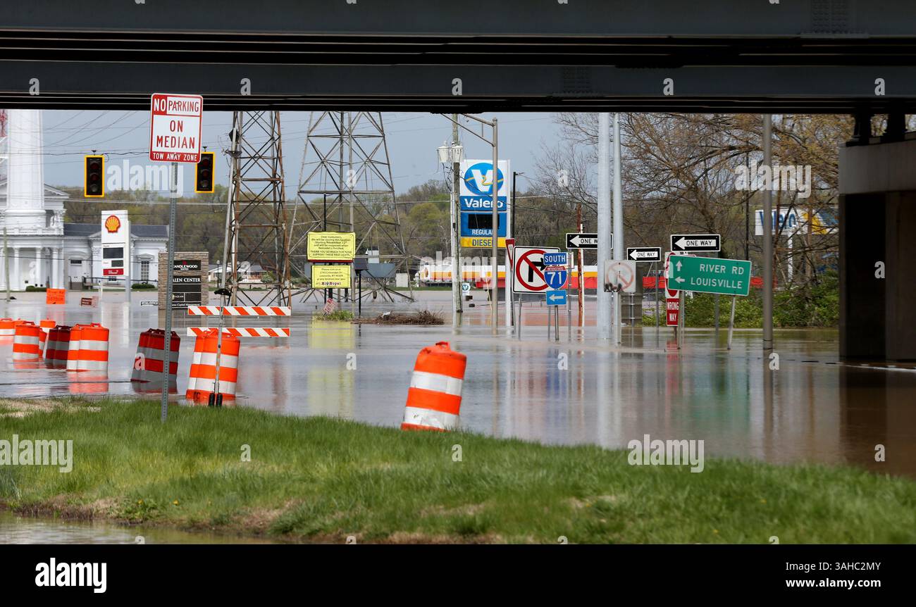 Flood waters from the Ohio River have closed off highway ramps to ...