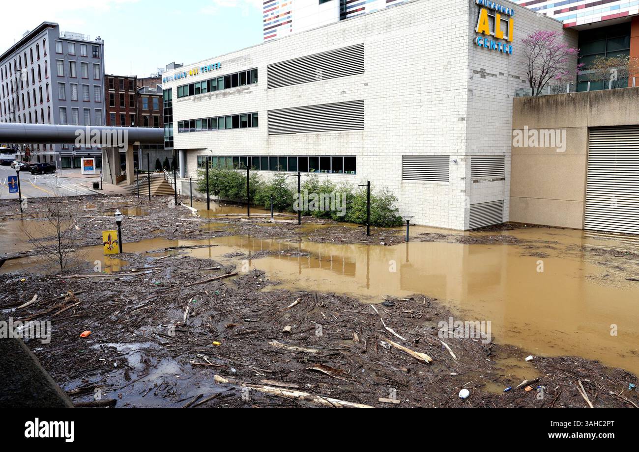 Louisville, United States. 09th Apr, 2025. River water and debris ...
