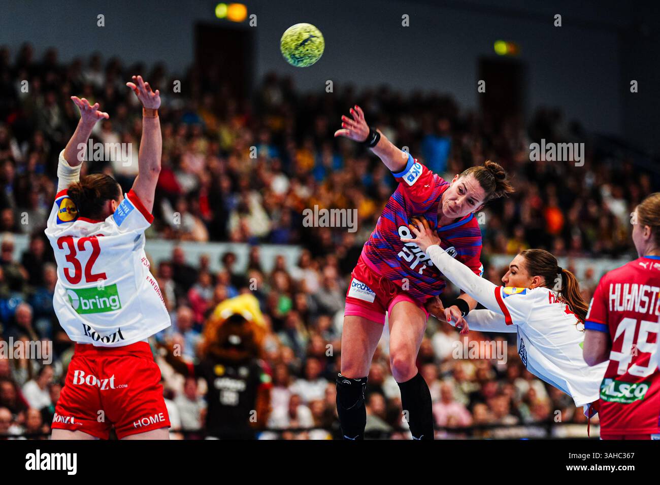 Wurf/Tor Emily Boelk (Deutschland, #20) GER, Deutschalnd vs. Daenemark ...