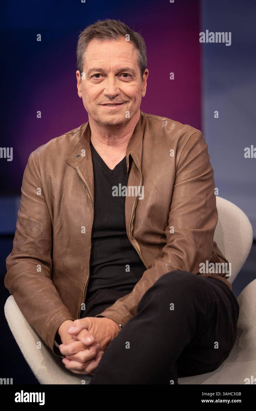 Fototermin MAISCHBERGER 09.04.2025 Dieter Nuhr Kabarettist Presse-Fototermin zur Sendung ...