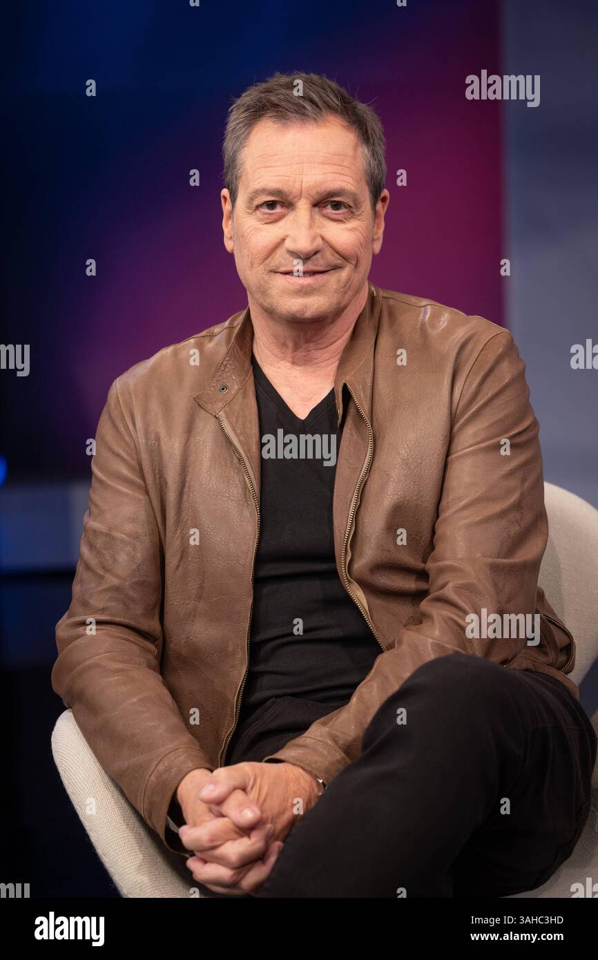 Fototermin MAISCHBERGER 09.04.2025 Dieter Nuhr Kabarettist Presse-Fototermin zur Sendung ...