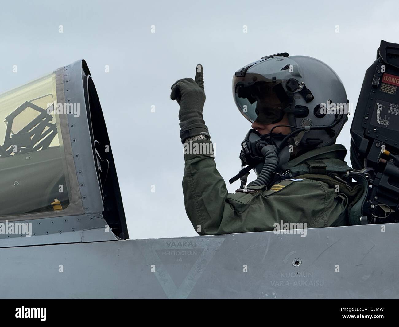 Leeuwarden, Netherlands. 09th Apr, 2025. A Finnish pilot sits in an F/A ...