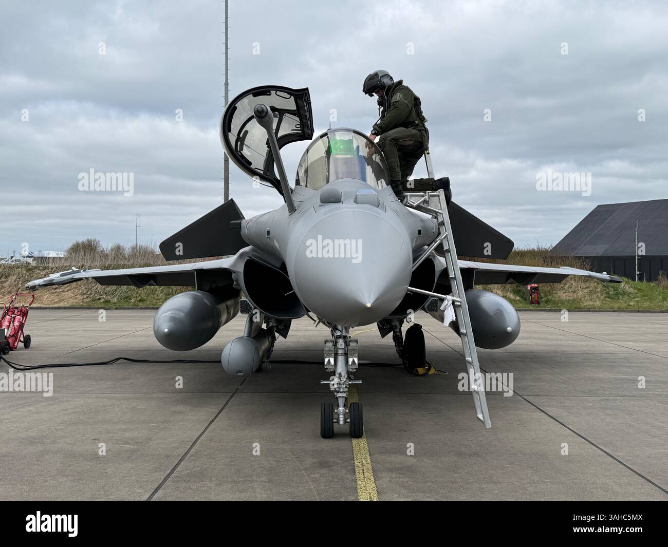 Leeuwarden, Netherlands. 09th Apr, 2025. A French pilot climbs into a ...