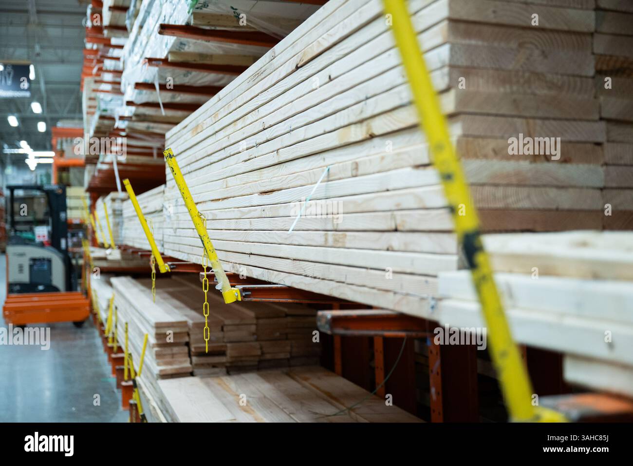 Washington, USA. 09th Apr, 2025. Stacks of lumber in a hardware store in Washington, DC on ...