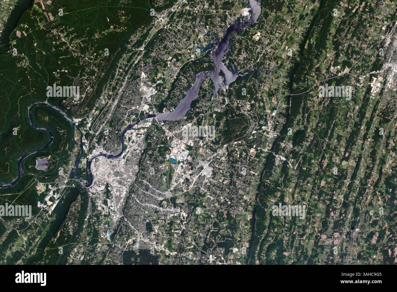 Neighborhoods mountains visible in hi-res stock photography and images ...