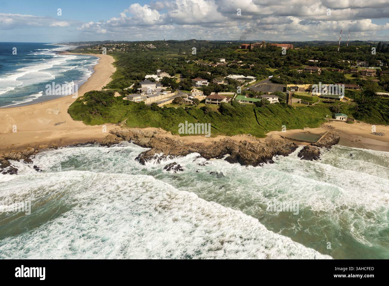 Indian Ocean, sea, waves, houses on the beach, beach, cliffs, clouds ...