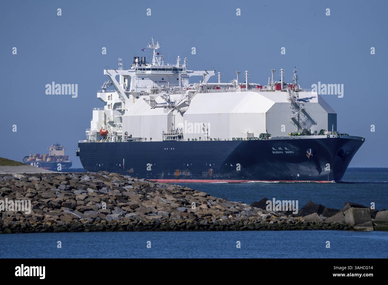 LNG tanker Bushu Maru, sailing under the flag of the Bahamas ...
