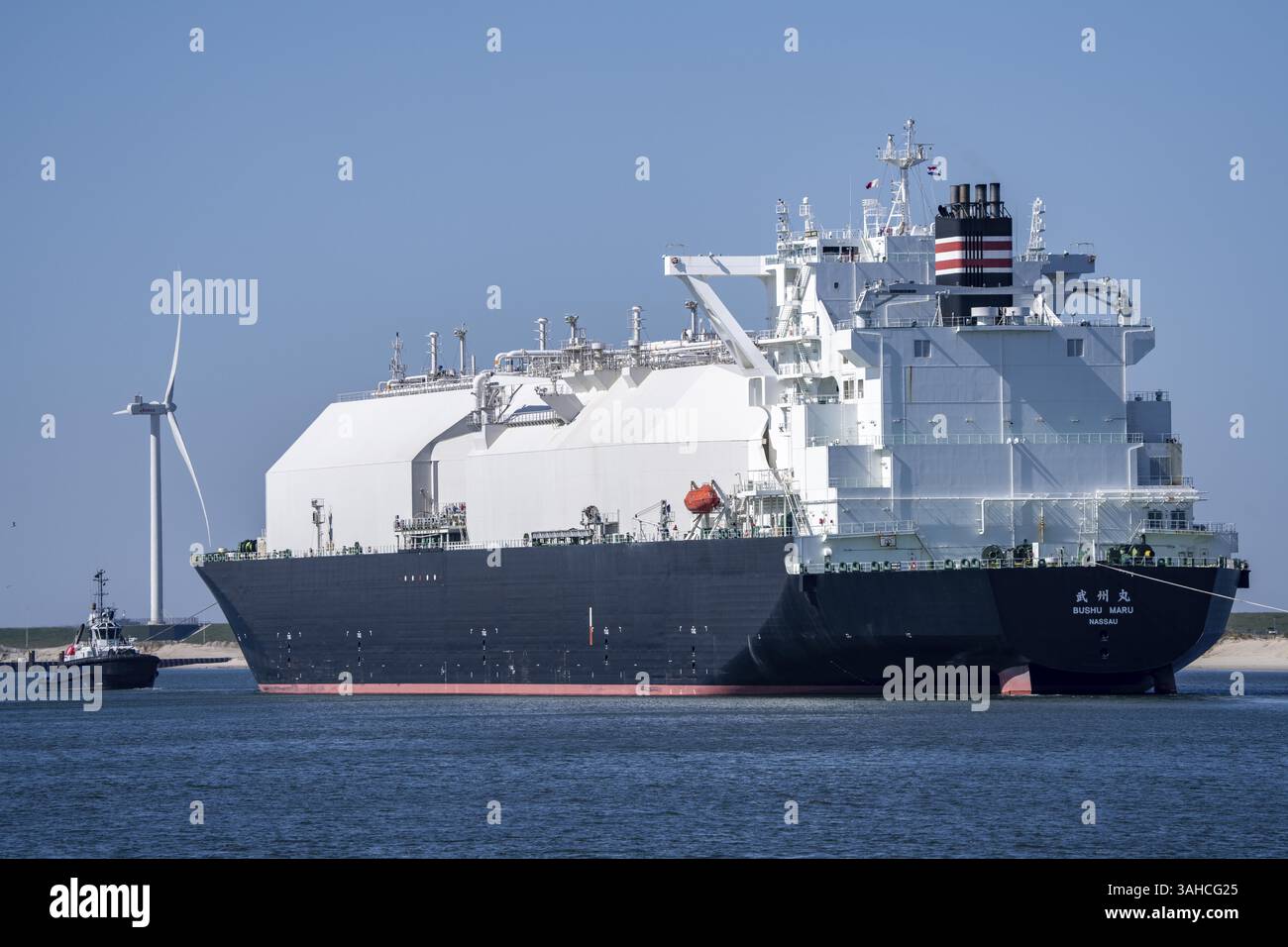 LNG tanker Bushu Maru, sailing under the flag of the Bahamas ...