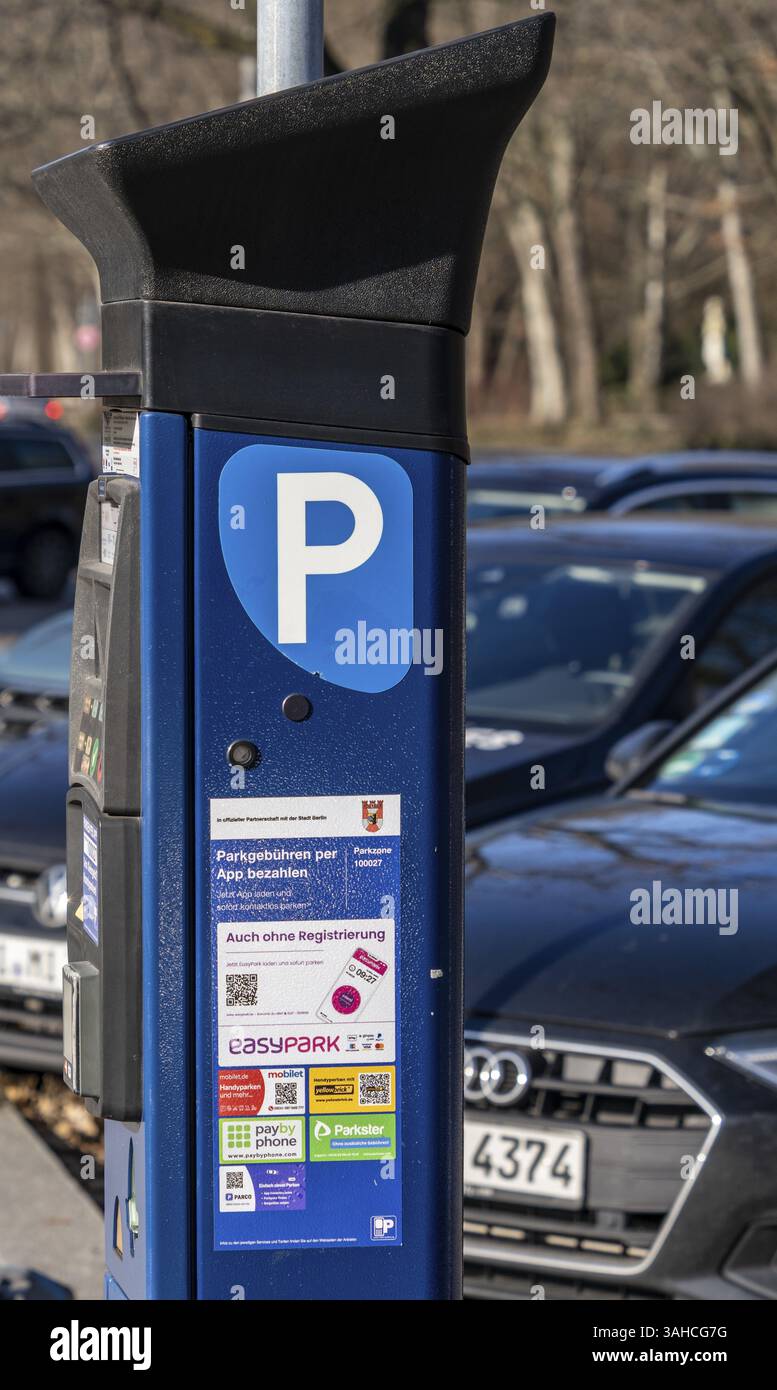 Modern parking machines, road traffic in Berlin Stock Photo - Alamy