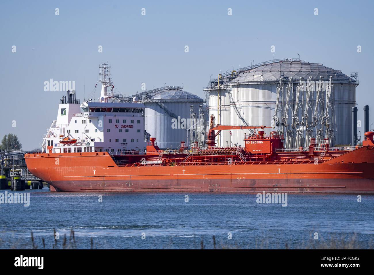 Tanker, in the petroleum harbour, seaport of Rotterdam, Maasvlakte ...