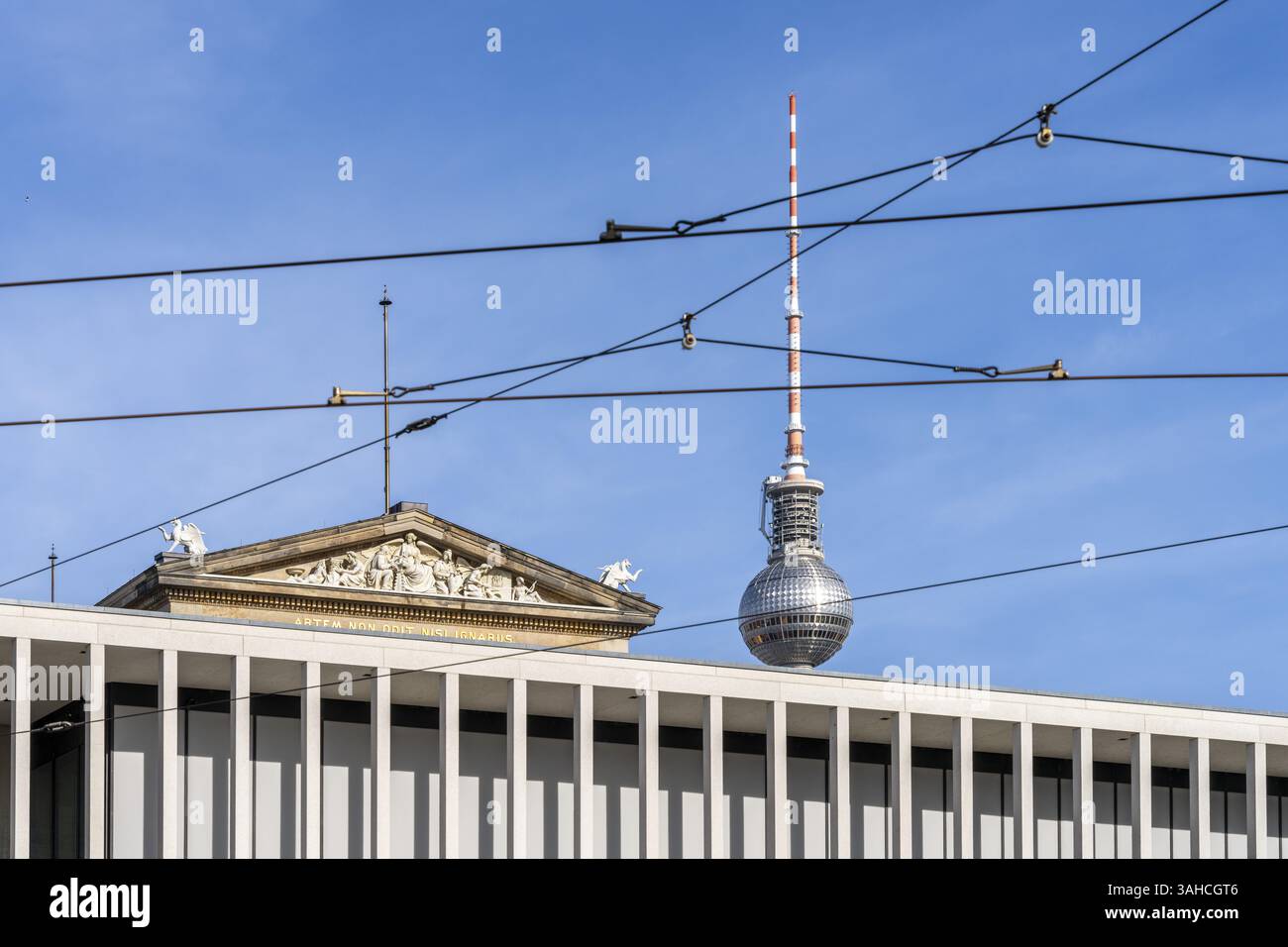 Overhead tram wire hi-res stock photography and images - Alamy