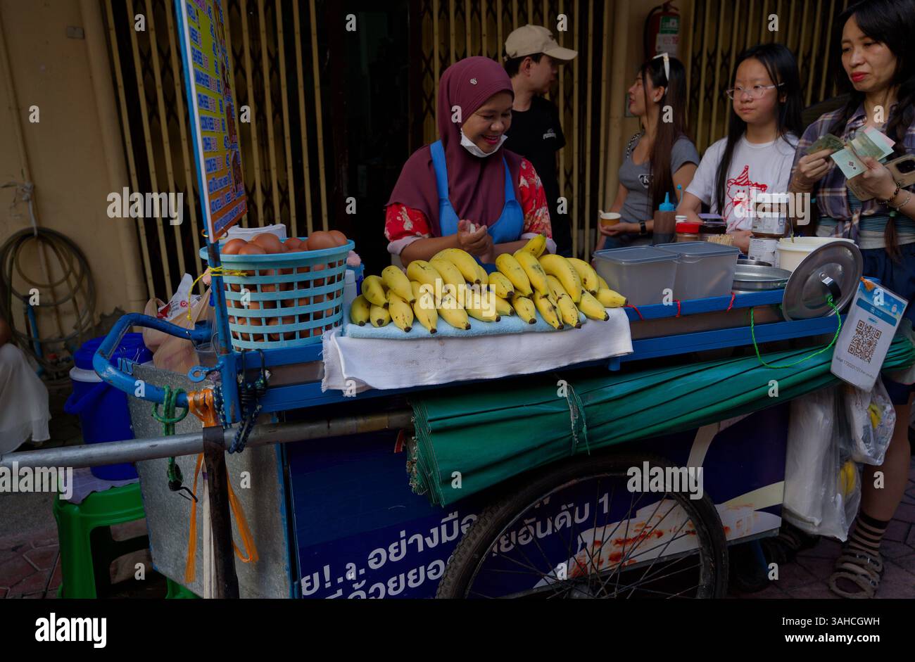 Dessert vendor hi-res stock photography and images - Alamy