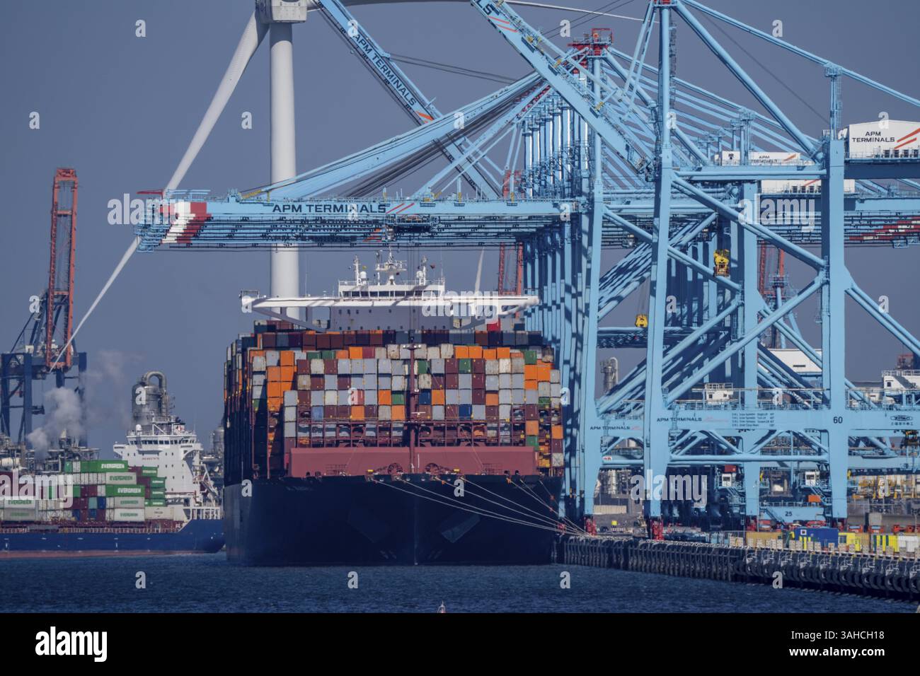APM Container Terminal, container freighter being loaded and unloaded ...