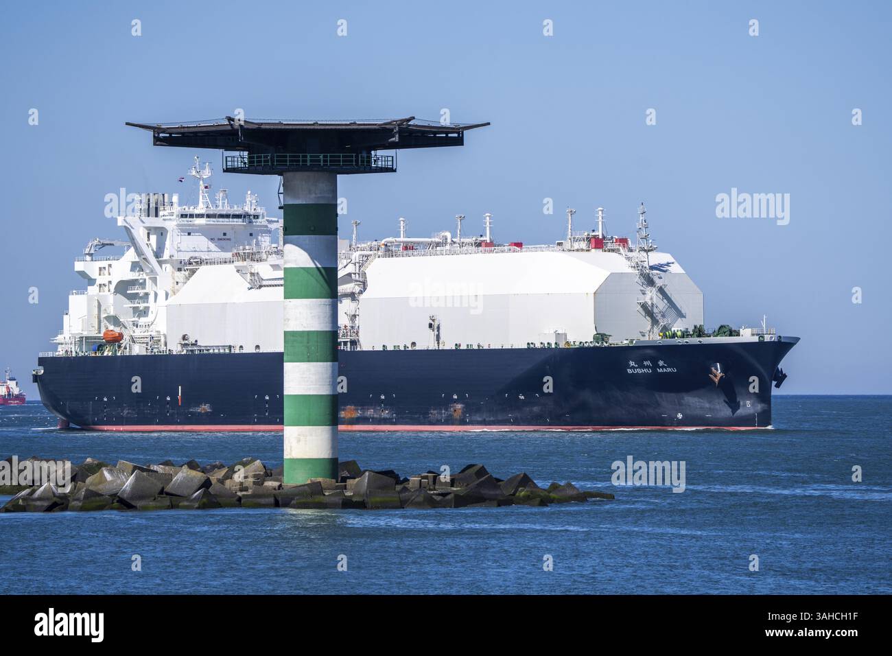 LNG tanker Bushu Maru, sailing under the flag of the Bahamas ...