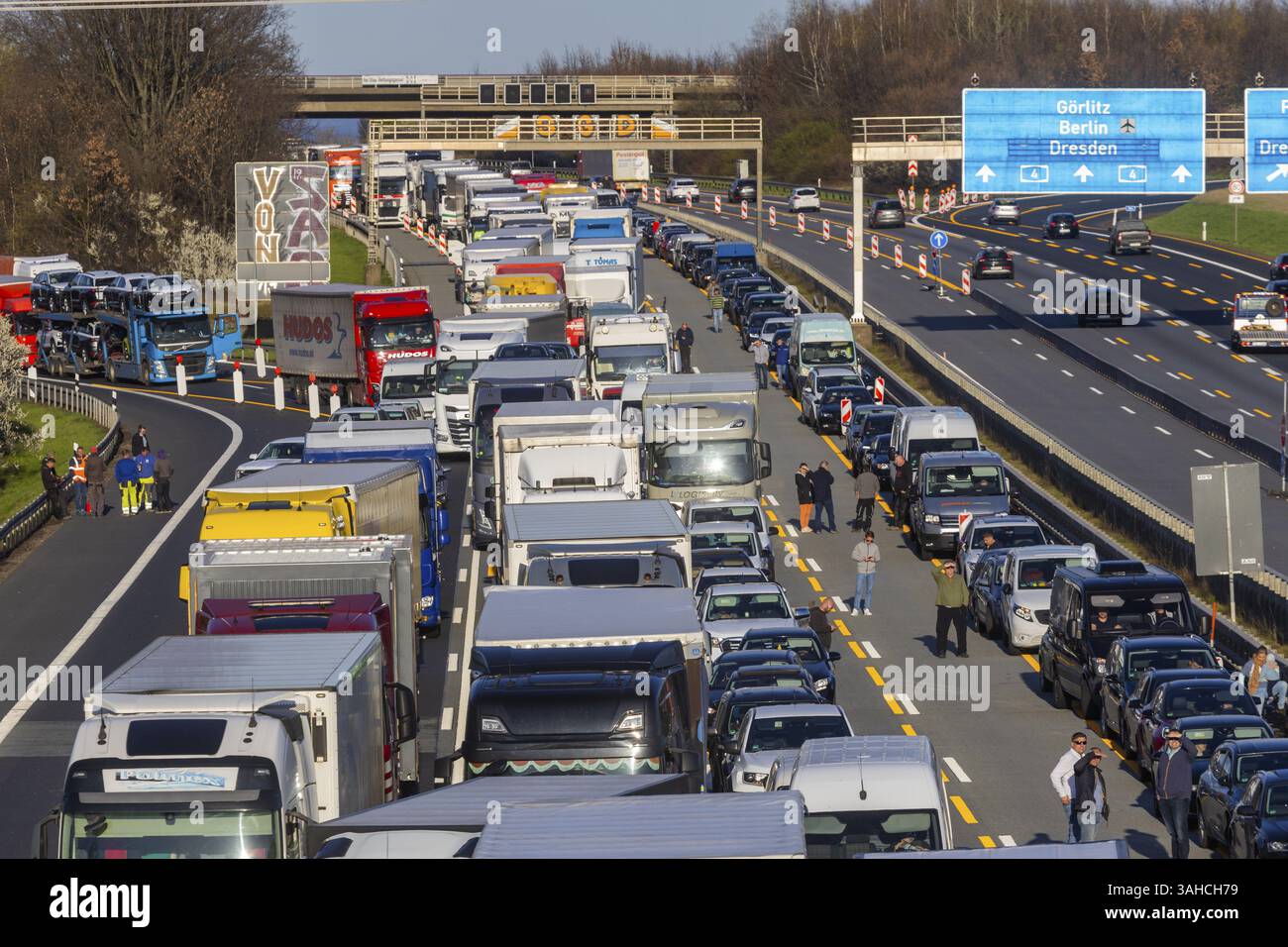 A lorry carrying hazardous goods caught fire on the A4 motorway at the ...