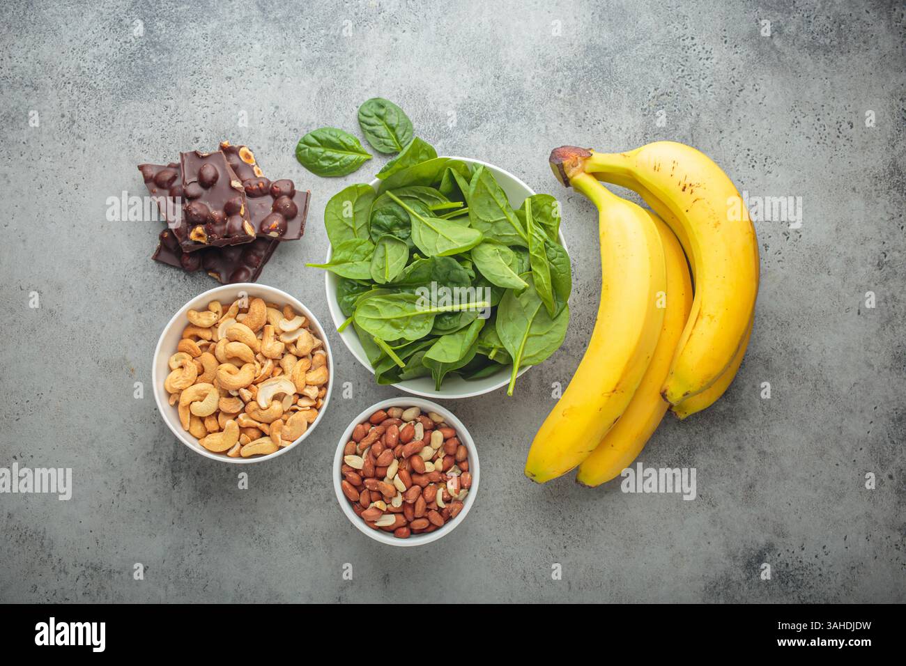 Magnesium rich foods including bananas, spinach, peanuts, cashews, and ...