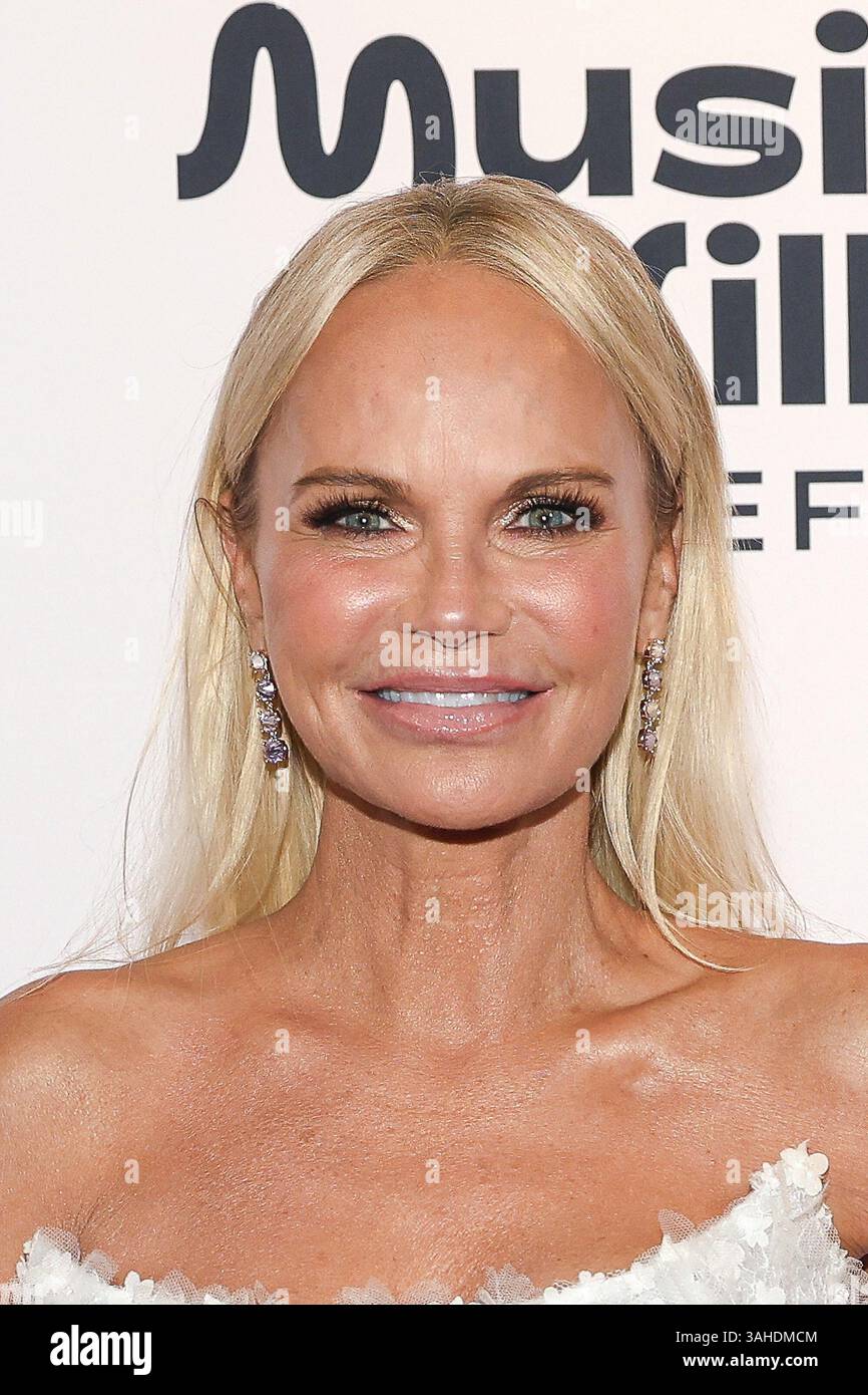 Kristen chenoweth 2025 hi-res stock photography and images - Alamy