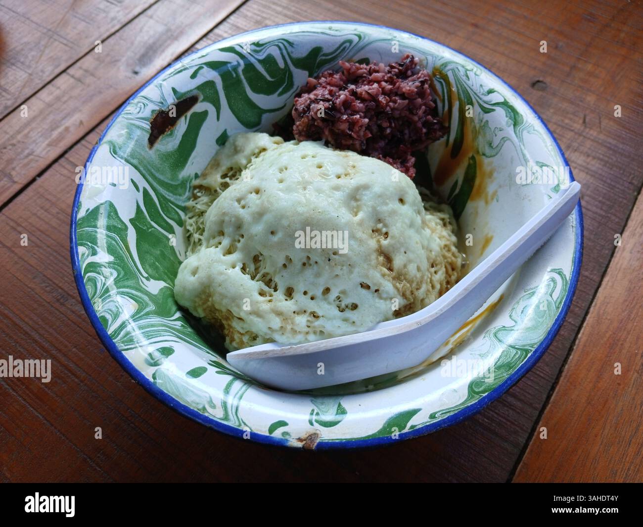 Green bean ice with fermented sticky rice in bowl Stock Photo - Alamy