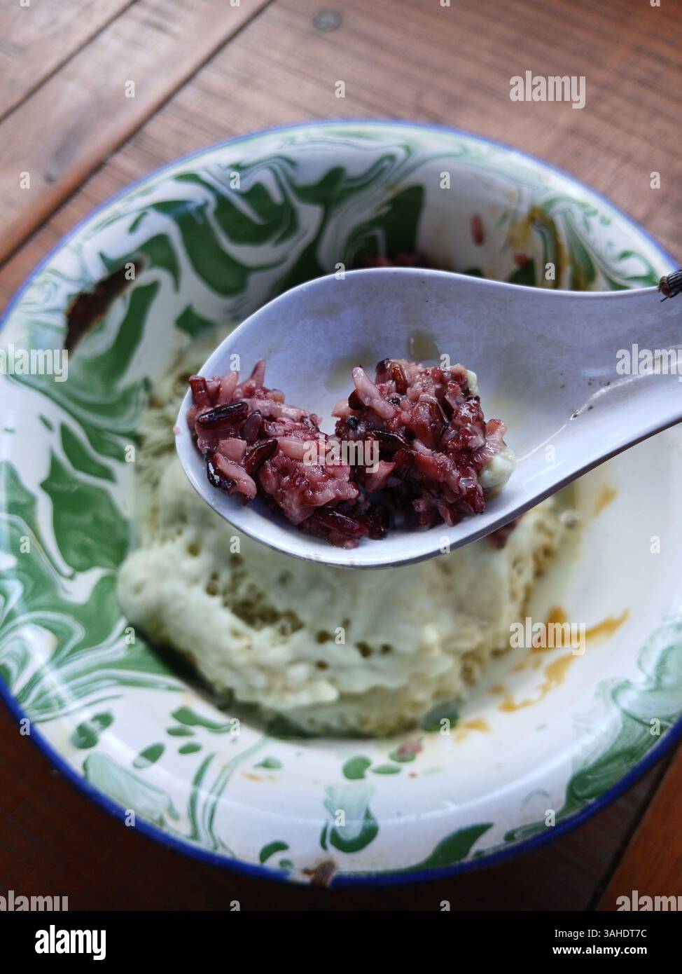 Green bean ice with fermented sticky rice in bowl Stock Photo - Alamy