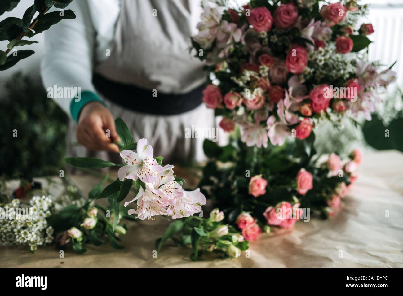 Classes in floristry hi-res stock photography and images - Alamy