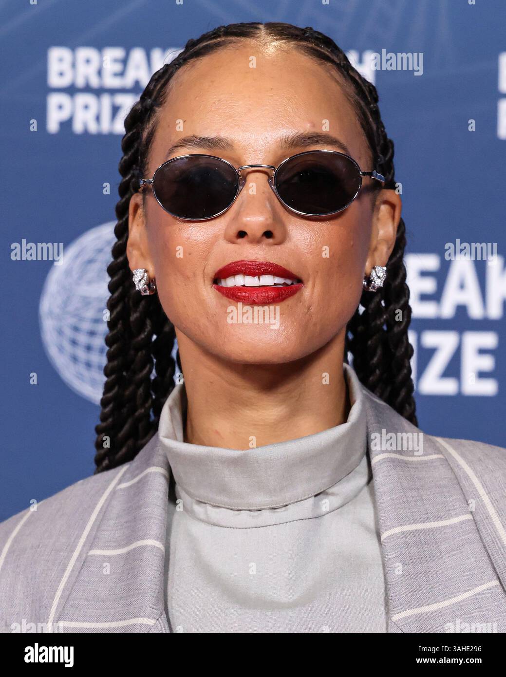 SANTA MONICA, LOS ANGELES, CALIFORNIA, USA - APRIL 05: American singer ...