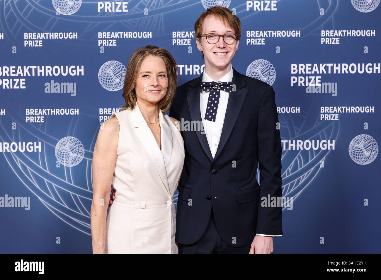 SANTA MONICA, LOS ANGELES, CALIFORNIA, USA - APRIL 05: Jodie Foster and ...