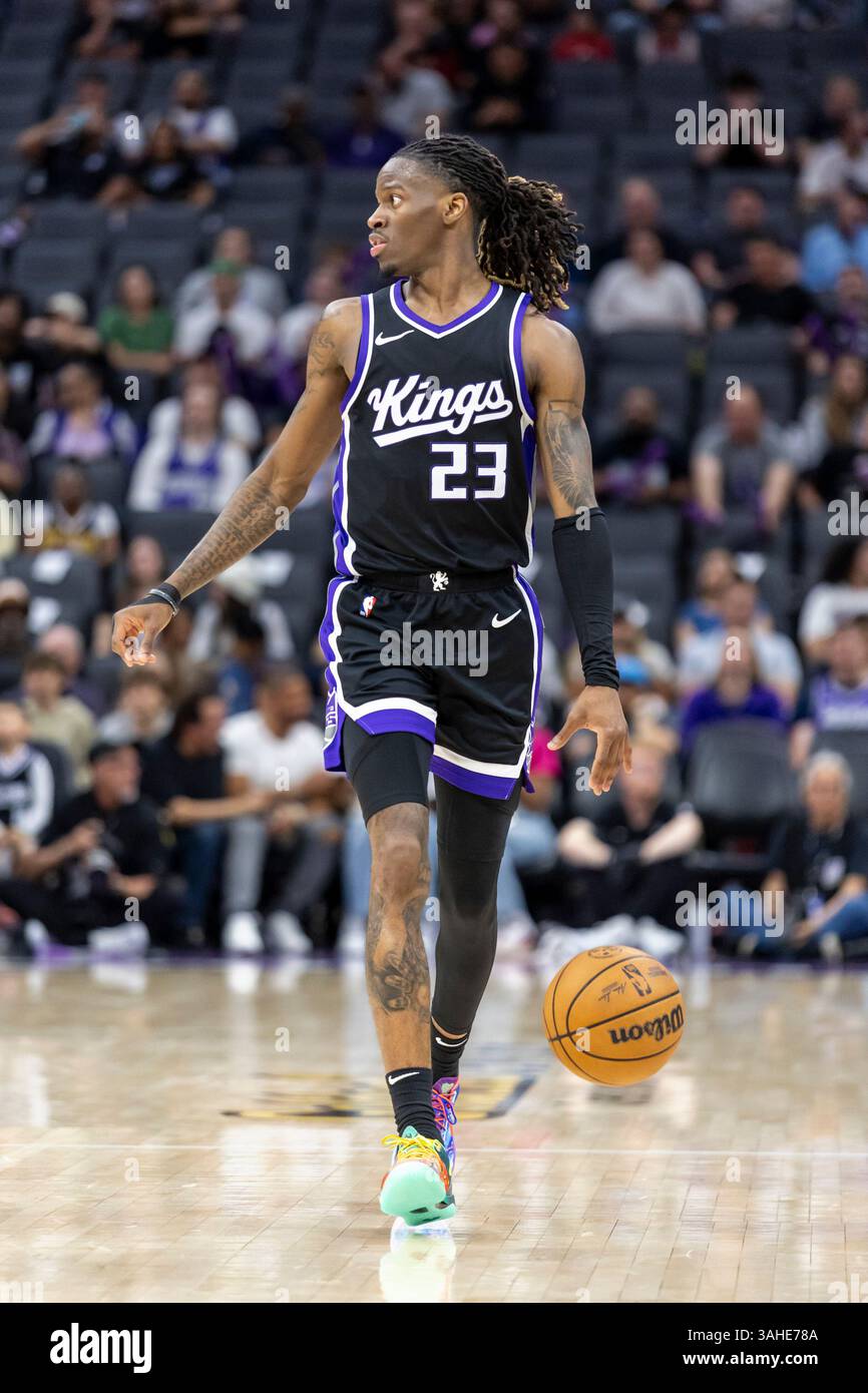 Sacramento Kings guard Keon Ellis (23) dribbles upcourt during the ...