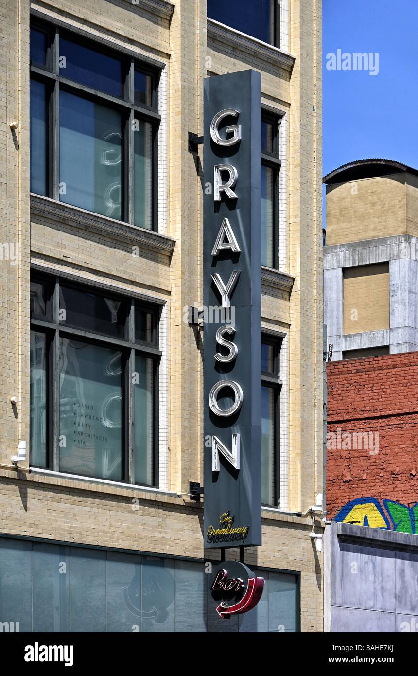 LOS ANGELES, CALIFORNIA - 7 APR 2025: The Grayson on Broadway is a ...