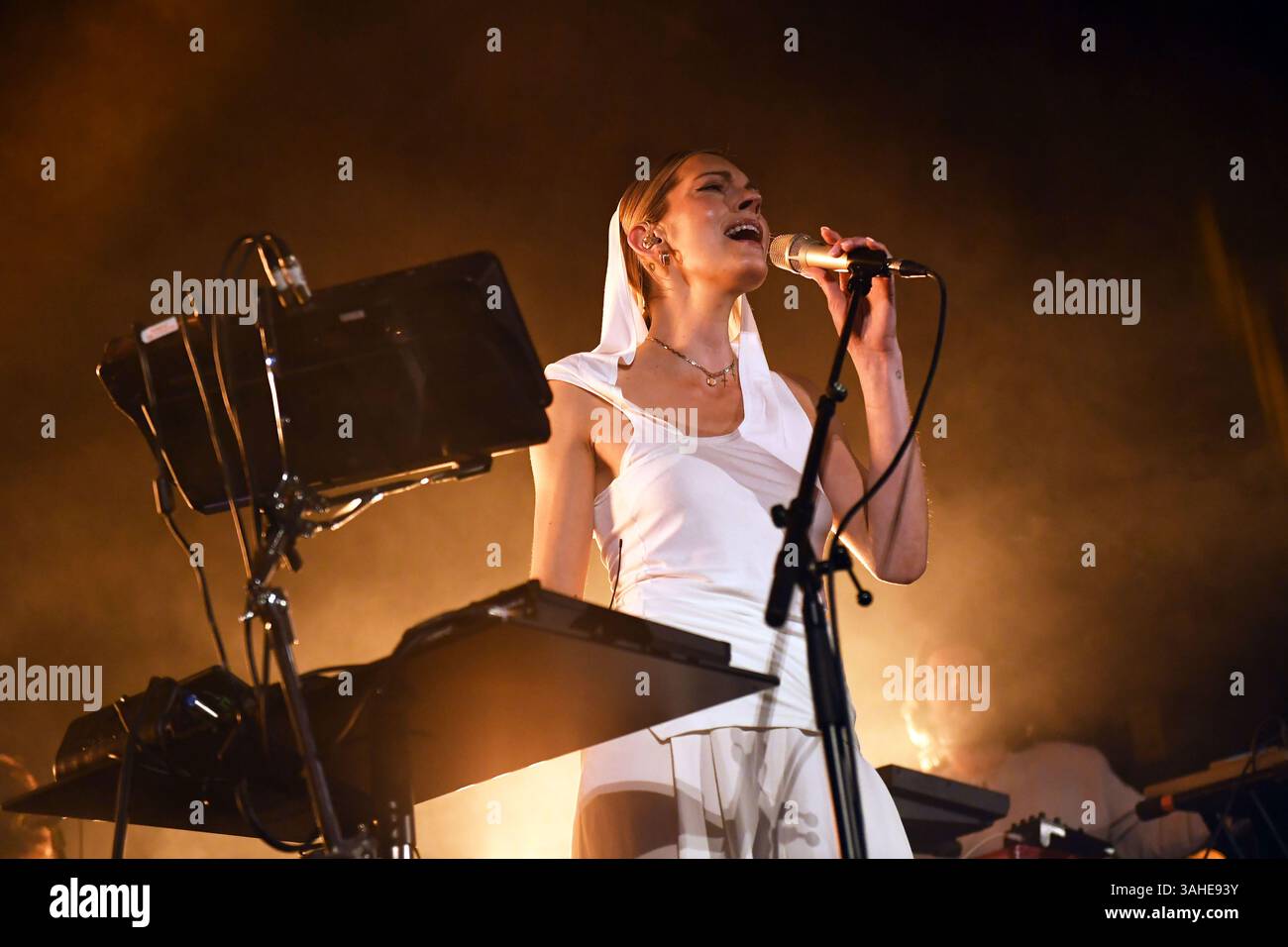 LONDON, ENGLAND - APRIL 09: Rosie Lowe performing at Islington Assembly ...