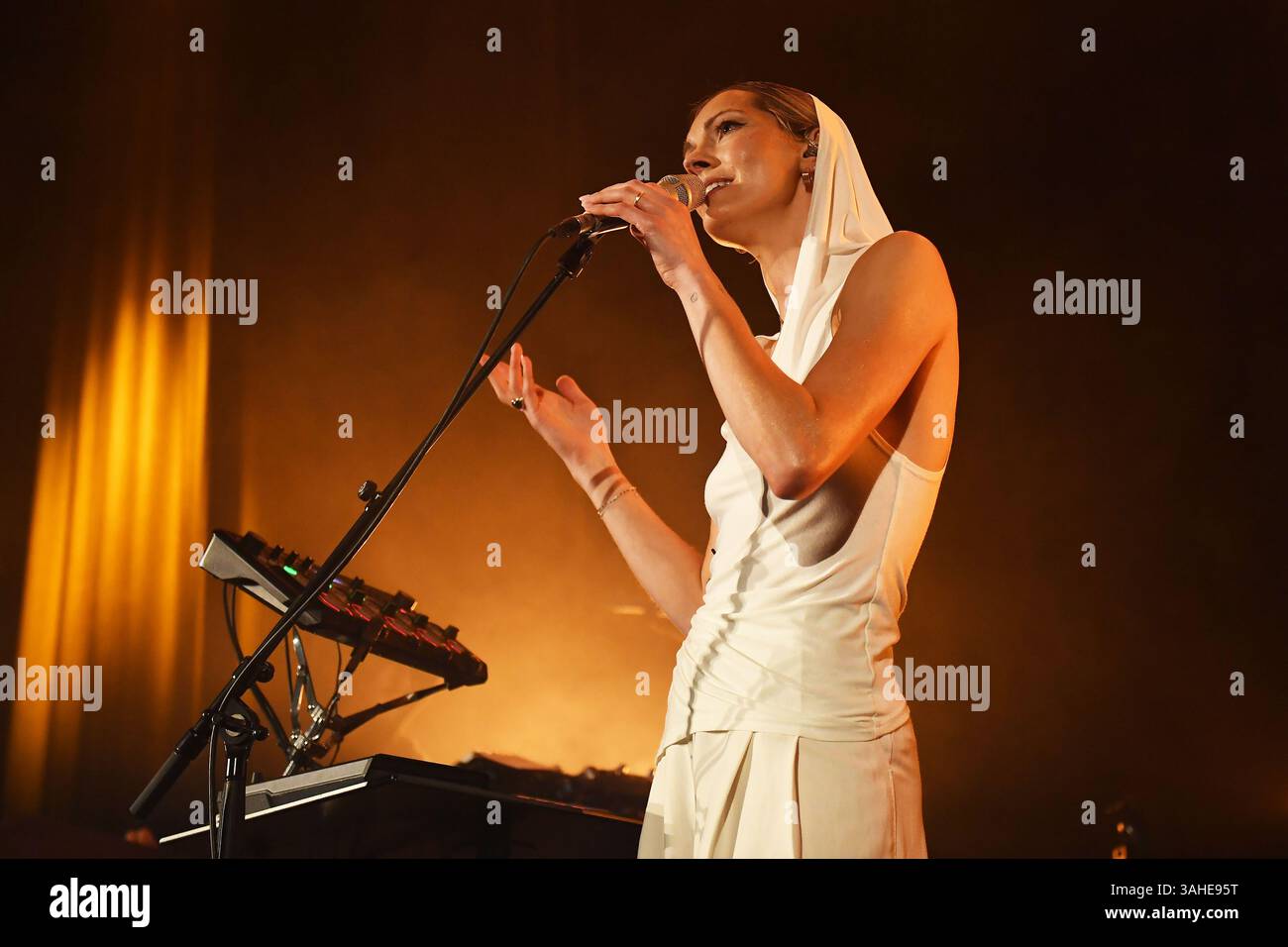 LONDON, ENGLAND - APRIL 09: Rosie Lowe performing at Islington Assembly ...